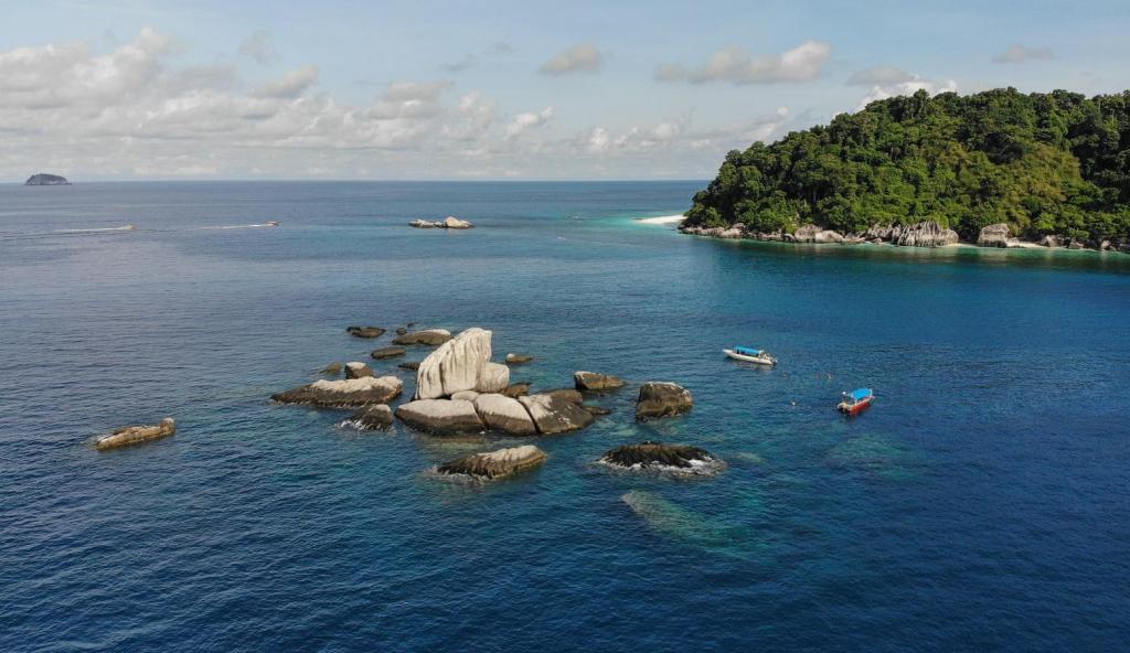 (2020 Promo) 3d2n Aman Tioman Beach Resort Snorkeling Package ...