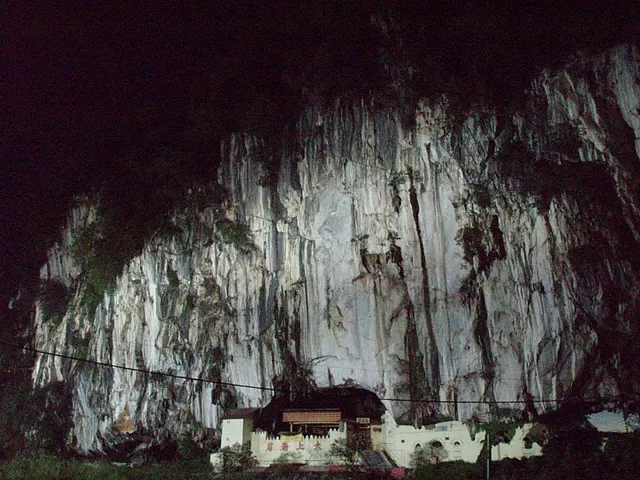 Cheroh Cave - Explore the Cave Full of Limestone - HolidayGoGoGo
