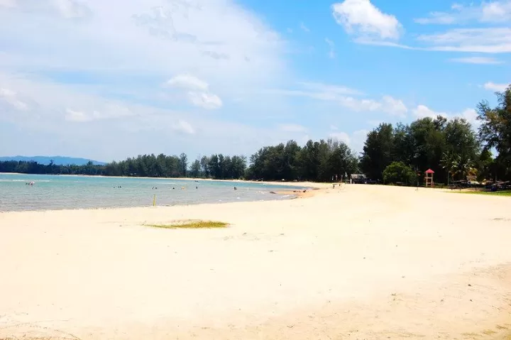 Cherating Beach, Pahang - HolidayGoGoGo