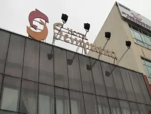 Book a room with Hotel Sempurna, Kuala Lumpur - HolidayGoGoGo